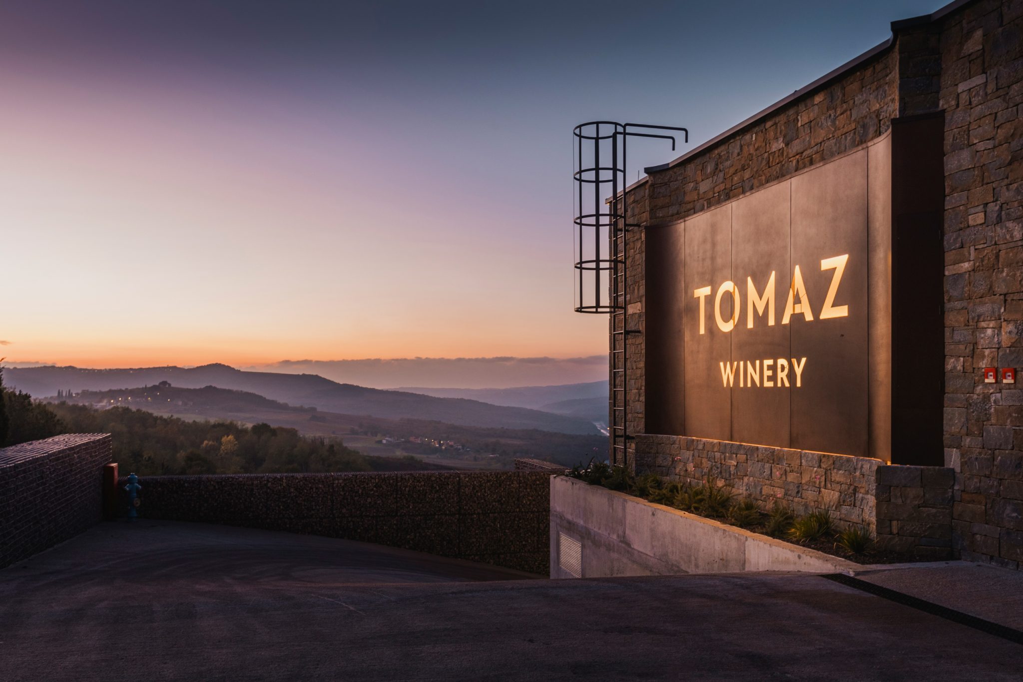 TOMAZ WINERY - TOMAZ