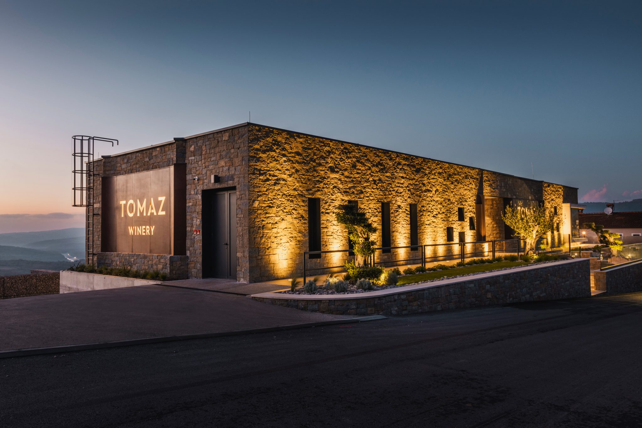 TOMAZ WINERY - TOMAZ